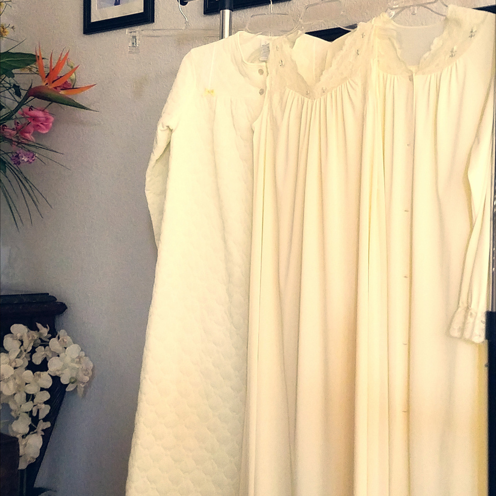 Vintage Lingerie Set With Quilted Fiber Robe - Gem